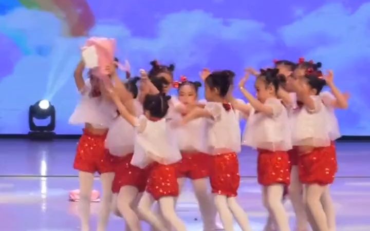 幼儿园六一舞蹈《小小家务》让小朋友从小学会帮妈妈做小小的家务,...