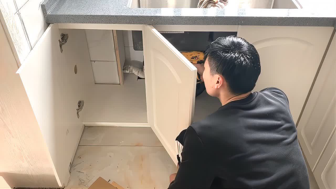 定制门板是如何安装的,超简单,看完你自己就可以搞定了