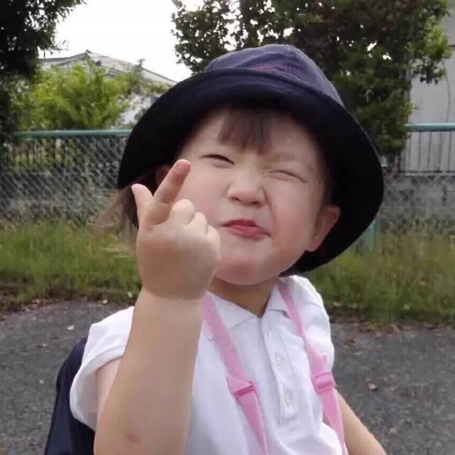 微微一笑嘴裂了 