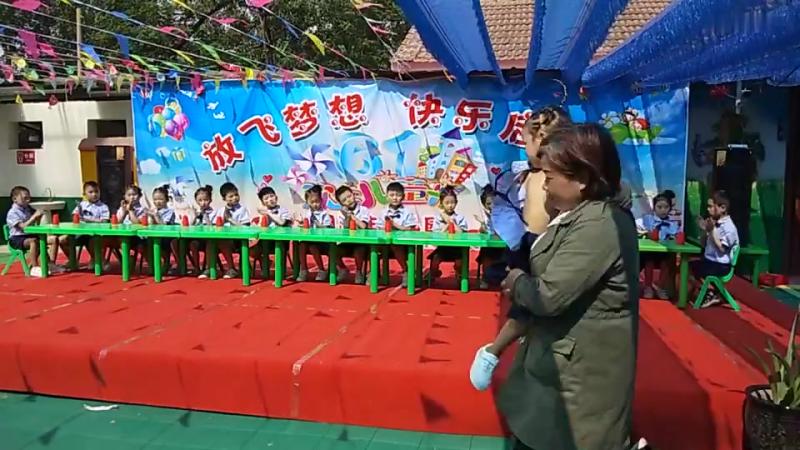 幼儿园特色课程展示《速叠杯》