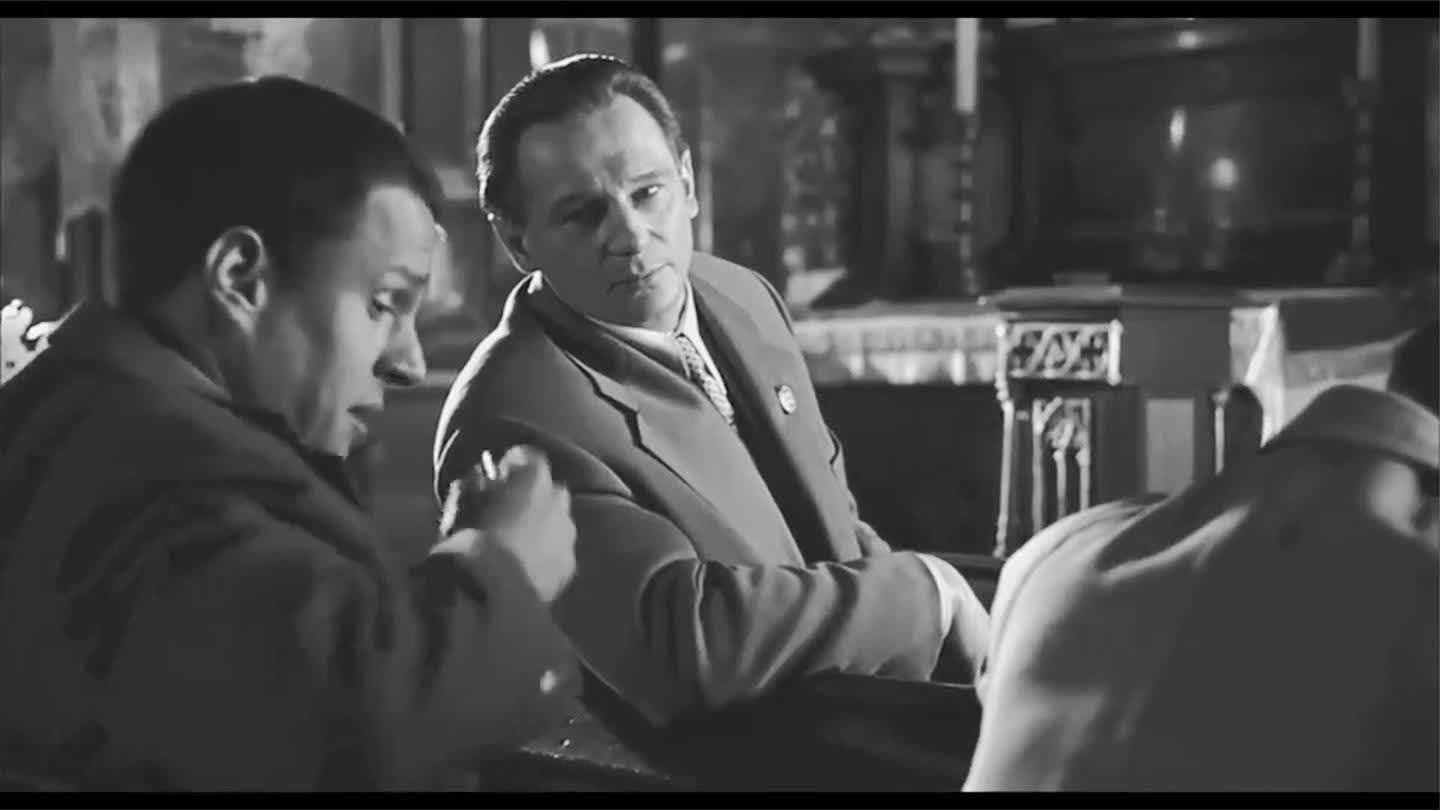 辛德勒的名单:纳粹建立了一个封闭式犹太区,所有犹太人被迫...