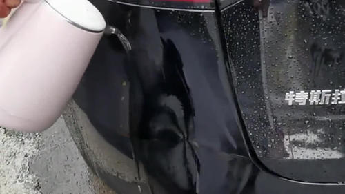 马桶吸的另外一种用法,居然还能用来吸坑,维修师这下省胶棒了