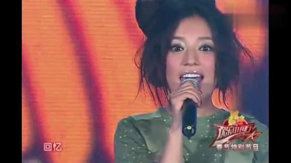 歌曲《好想好想》演唱:赵薇