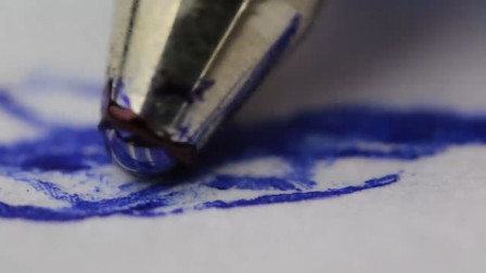 圆珠笔是怎么写出字来的?显微镜下仔细观察,制作过程让人钦佩