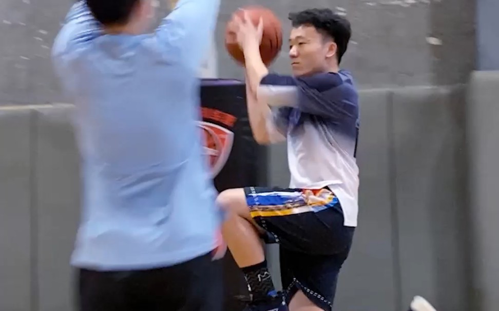 在跑动的合法步数和投篮动作之间没有联系