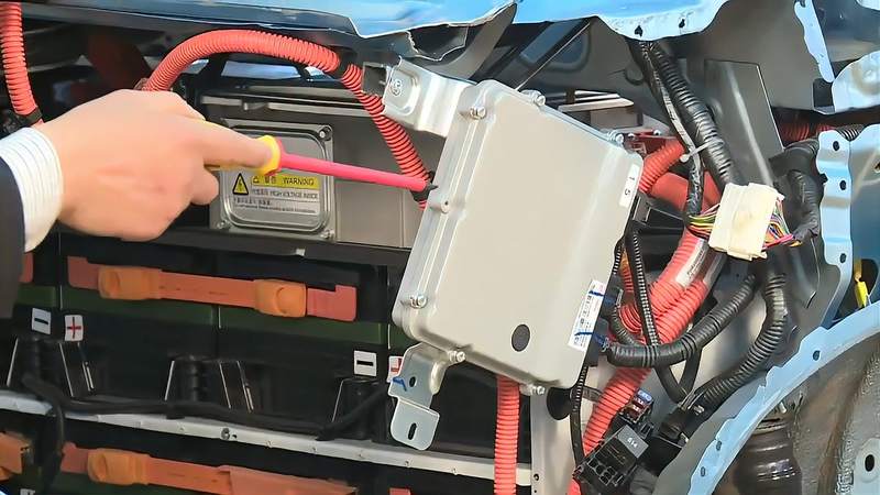 比亚迪秦混合动力汽车拆解介绍-1