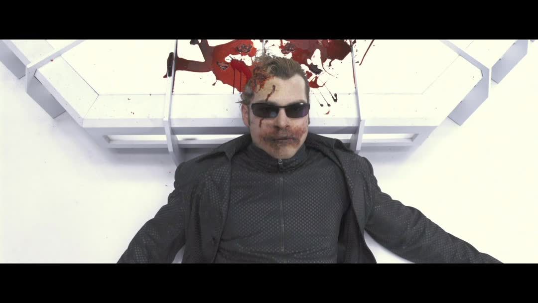 生化危机4:T病毒合成战士速度超快,竟能躲避子弹,却不能躲避女子的刀!