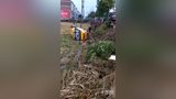 【湖南】宁乡一校车被货车撞击侧翻 已致1死16伤
