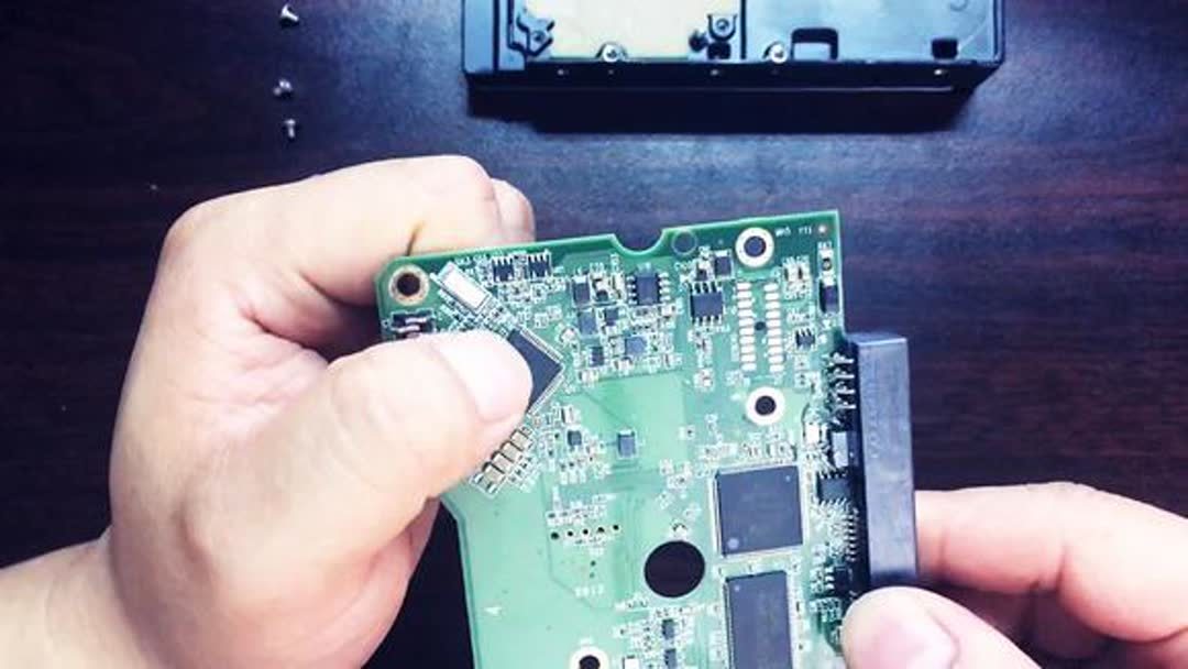 固件损坏导致的硬盘数据丢失,恢复起来并不困难,凯哥教你怎么修