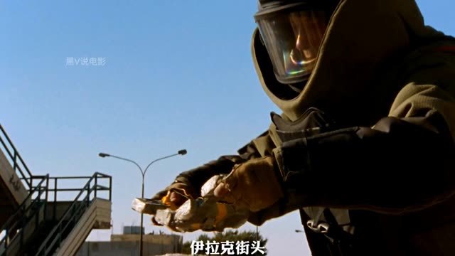 阿凡达1集|一名美国排爆兵正将起爆雷管