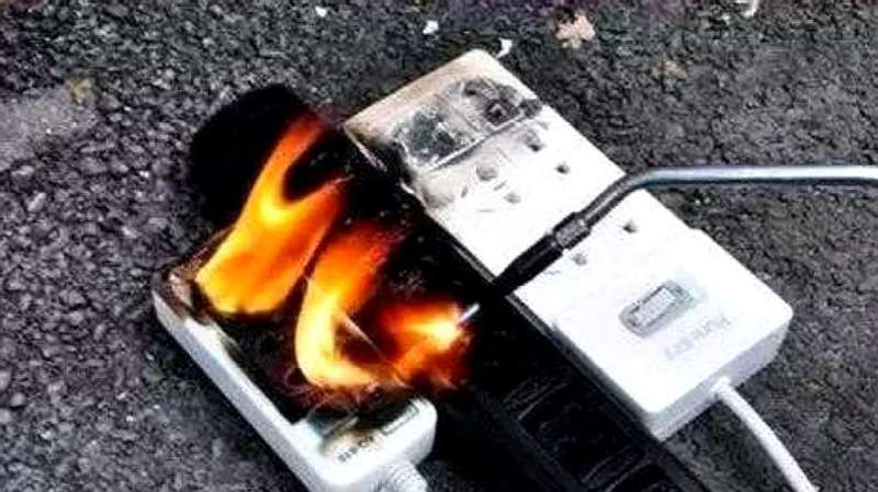 插座不防水容易引发火灾,小小打包盒解决大麻烦,一般人都不知道