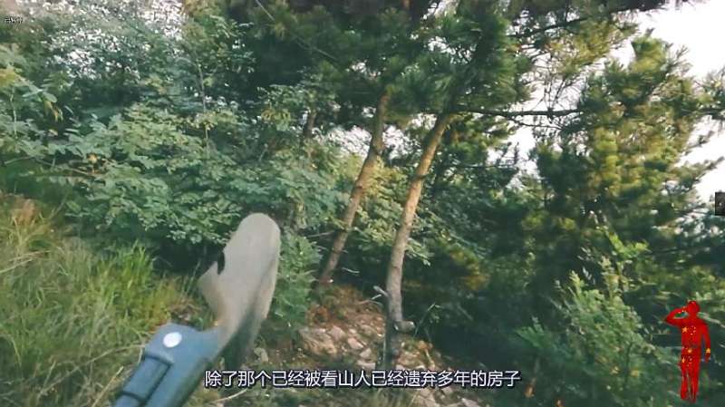 野外诡异实录:山脚下整理装备,背后竟然传来诡异笑声!