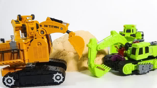 变形挖掘机的对决!为了抢夺太空沙决定一决胜负