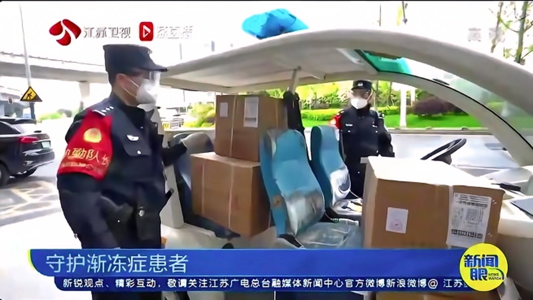 【 南京女子购买吸痰管救助上海渐冻症患者 】受疫情影响,部分在上海...