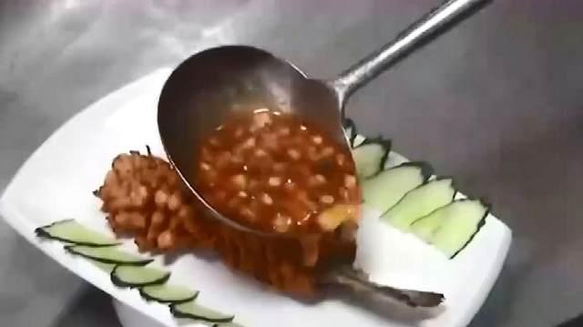 白醋是一种既有营养又具有多种保健功效的调味品，适用于各种菜肴