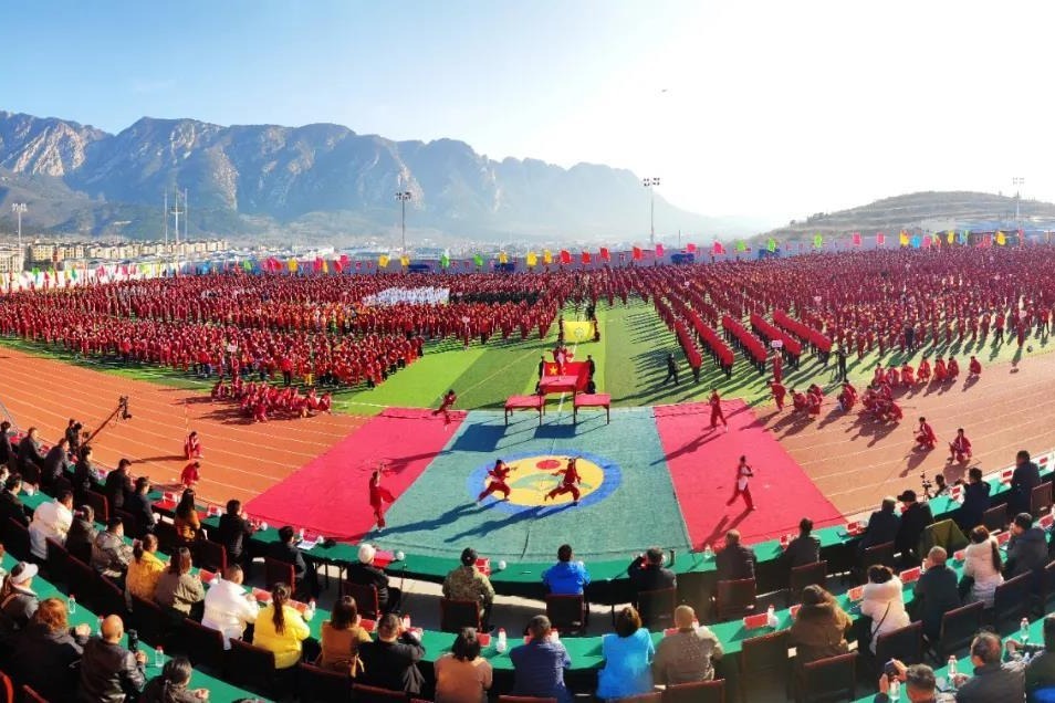 登封市少林鹅坡武术学校第五十四届运动会开幕式圆满成功