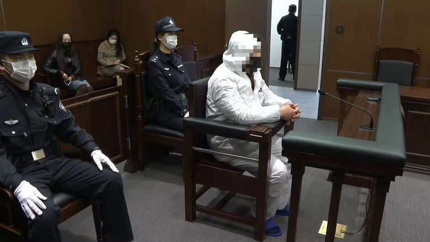 嫌麻烦?上海男子多次从30楼扔垃圾,获刑3个月