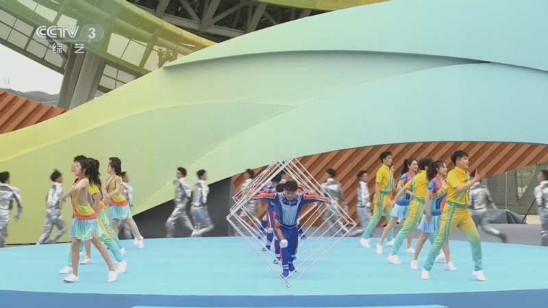 [文化十分]2023五一国际劳动节“心连心”特别节目 双手绘新卷 奋斗...