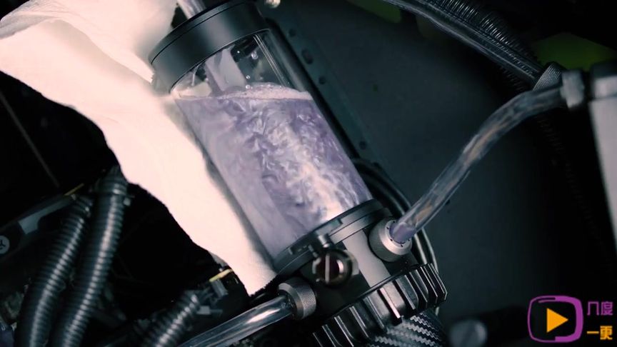 5500美元组装一台线程撕裂者,这水冷液是稀释的液体导热硅脂吧