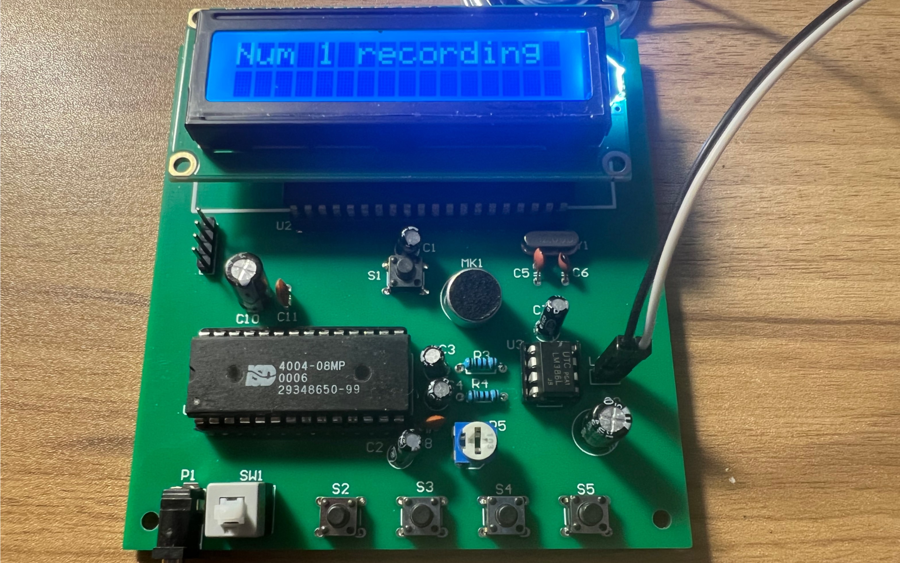 235-基于51单片机语音存储与录音回放系统(程序+原理图+PCB+论文+...