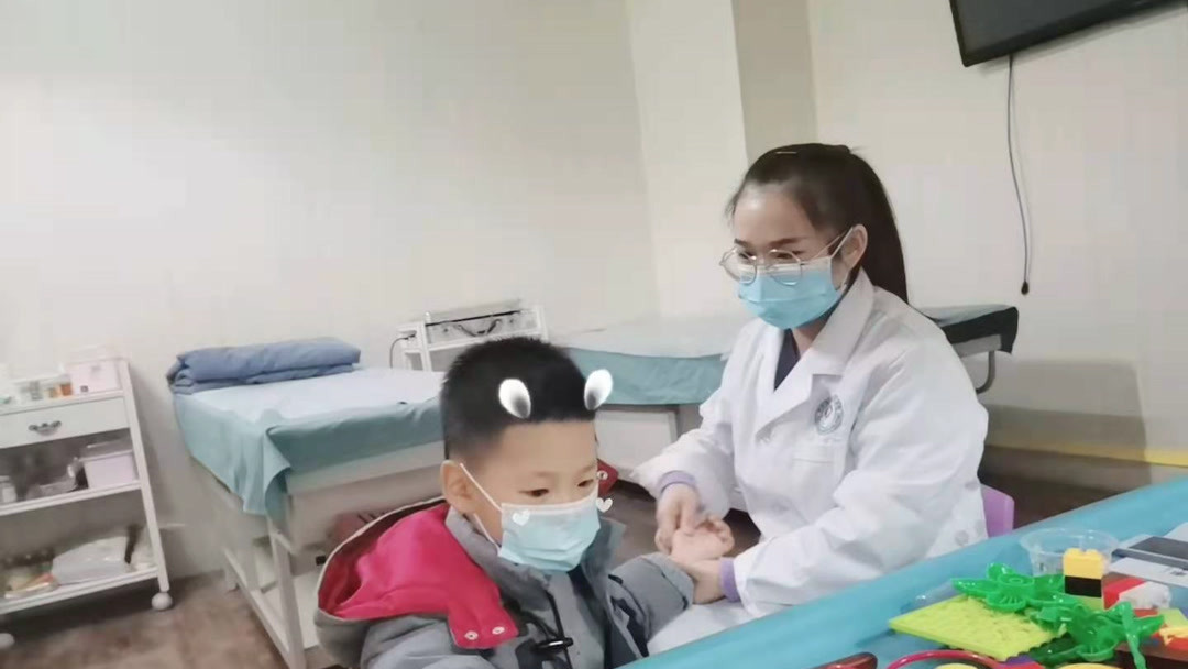 小儿推拿是指运用各种手法刺激小儿穴位,从而使小儿经络通畅、气血...