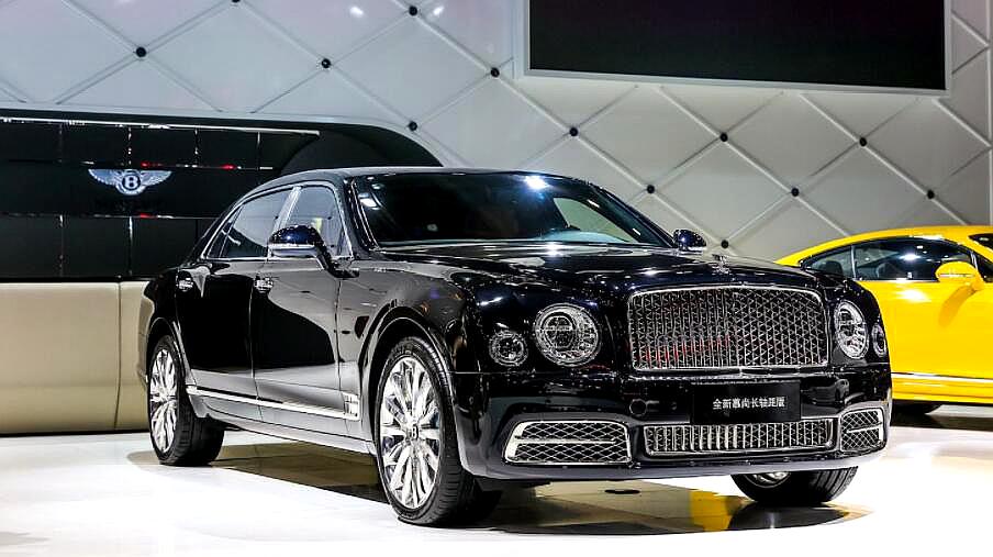 宾利慕尚长轴版配6.8T+V8动力,售价高达495万元,值得购买吗?