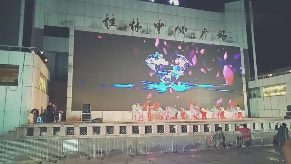 桂林周末文艺活动丰富多彩,游客与市民免费观看