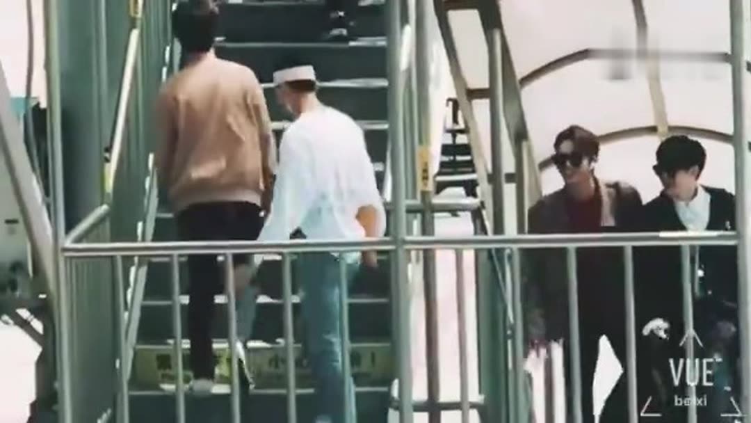 集体现身机场飞上海准备nine percent 粉丝见面会,