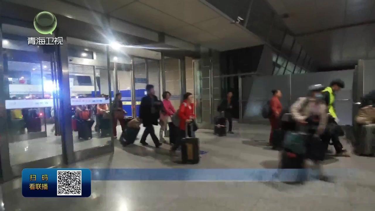 中国铁路青藏集团公司开行“天路格桑花·相约林芝”号旅游列车