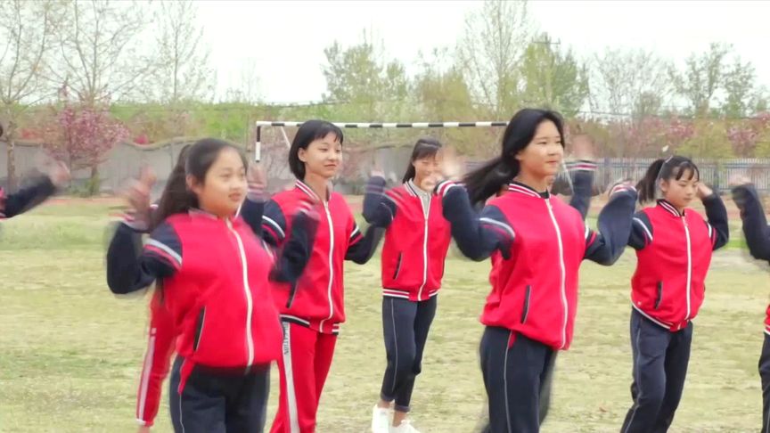 乡村初中舞蹈社团课间舞蹈展示,不错!乡村初中能这样不简单!