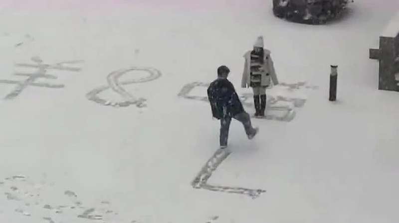 这是大连理工大学,这是什么神仙爱情!为什么给窗边的我看这个!