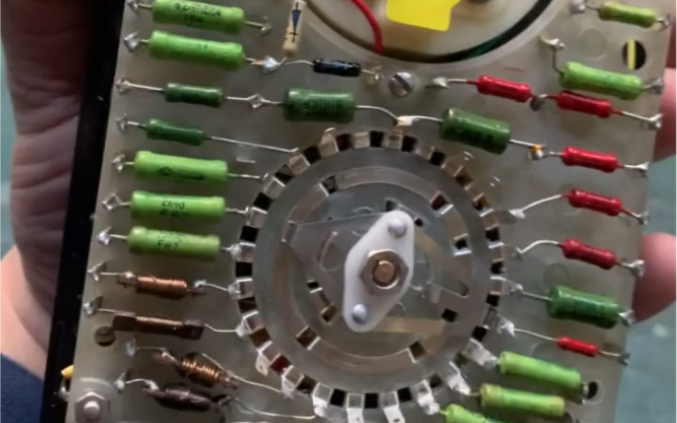 给大家分享一块87年的指针万用表,这做工怎样