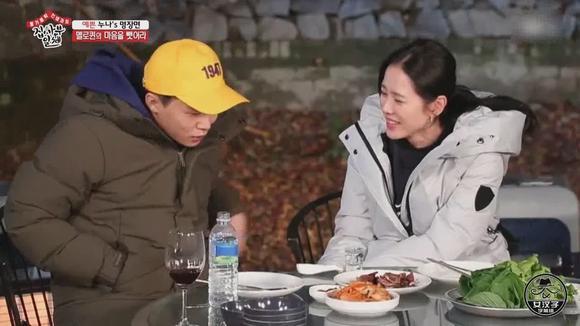 孙艺珍模拟电影中的场景和主持人们演情景剧,全程超搞笑