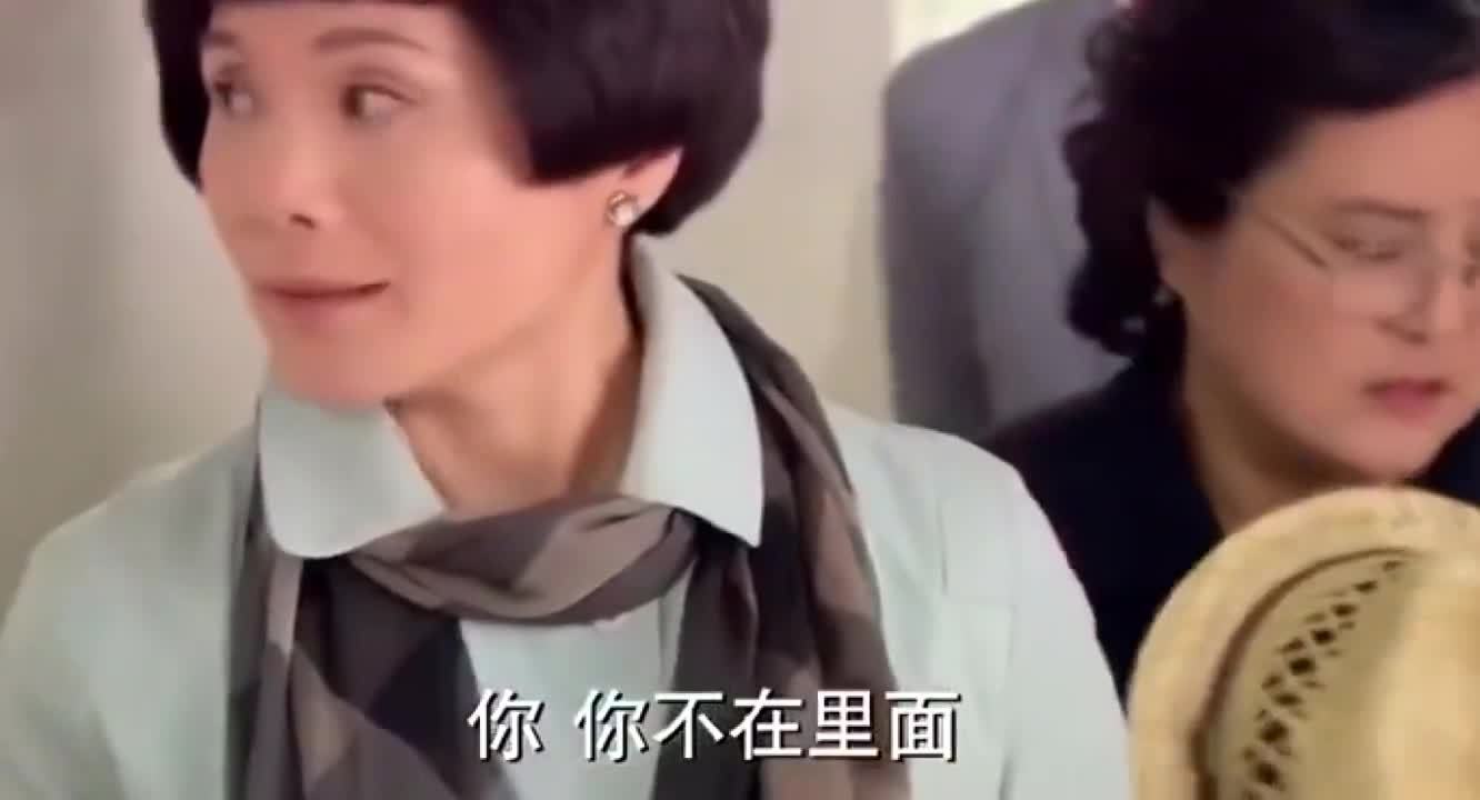 小两口去医院检查不孕不育,谁知丈夫一出来,妻子低头一看吓坏了
