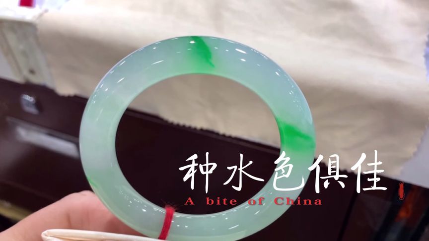 缅甸翡翠手镯美货欣赏,翠友们新年快乐,2021牛年大吉,牛气冲天