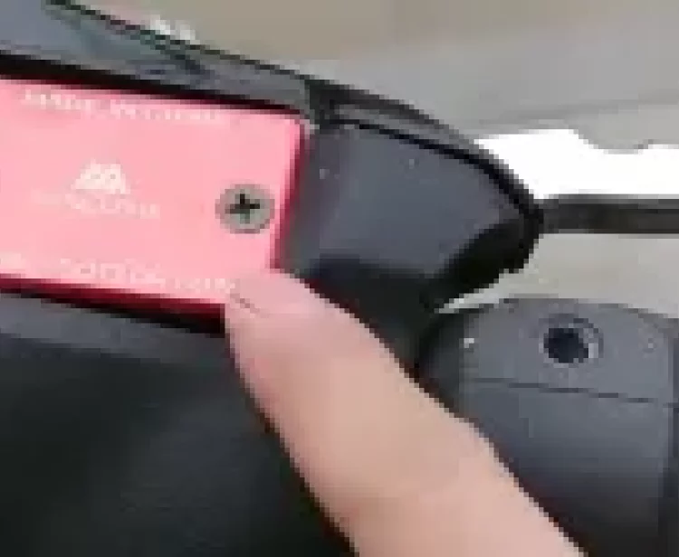 电动车碟刹如何加刹车油,修车师傅教你这样做,学习一下
