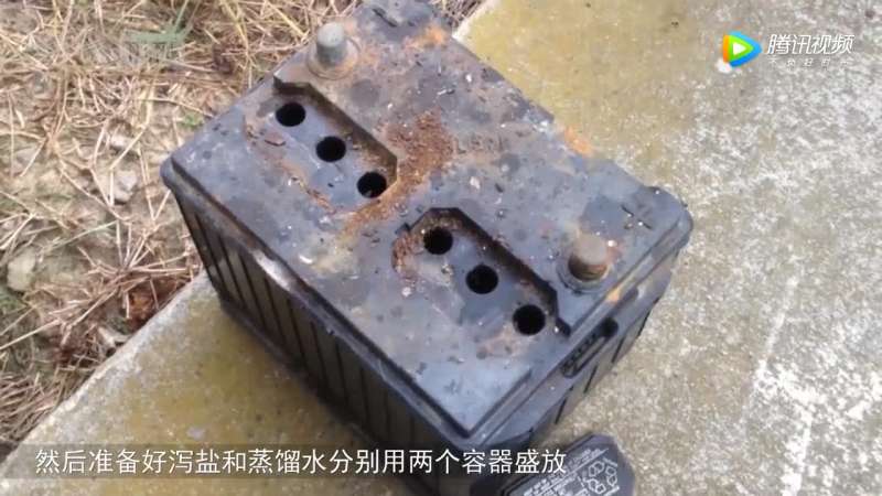 10年没启动的汽车电瓶要当废品扔掉?看国外牛人是怎么修复好的!