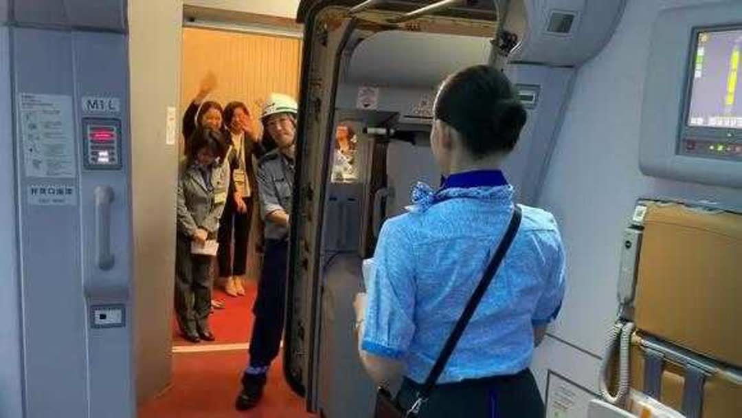 日本ANA全日空首架空客A380客机首航关舱门瞬间