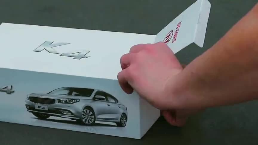 汽车模型开箱,1比18起亚K4,天窗都能打开!