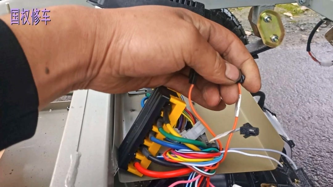 电动车半路上没电了怎么办?试下这个方法,没电还能在跑10公里