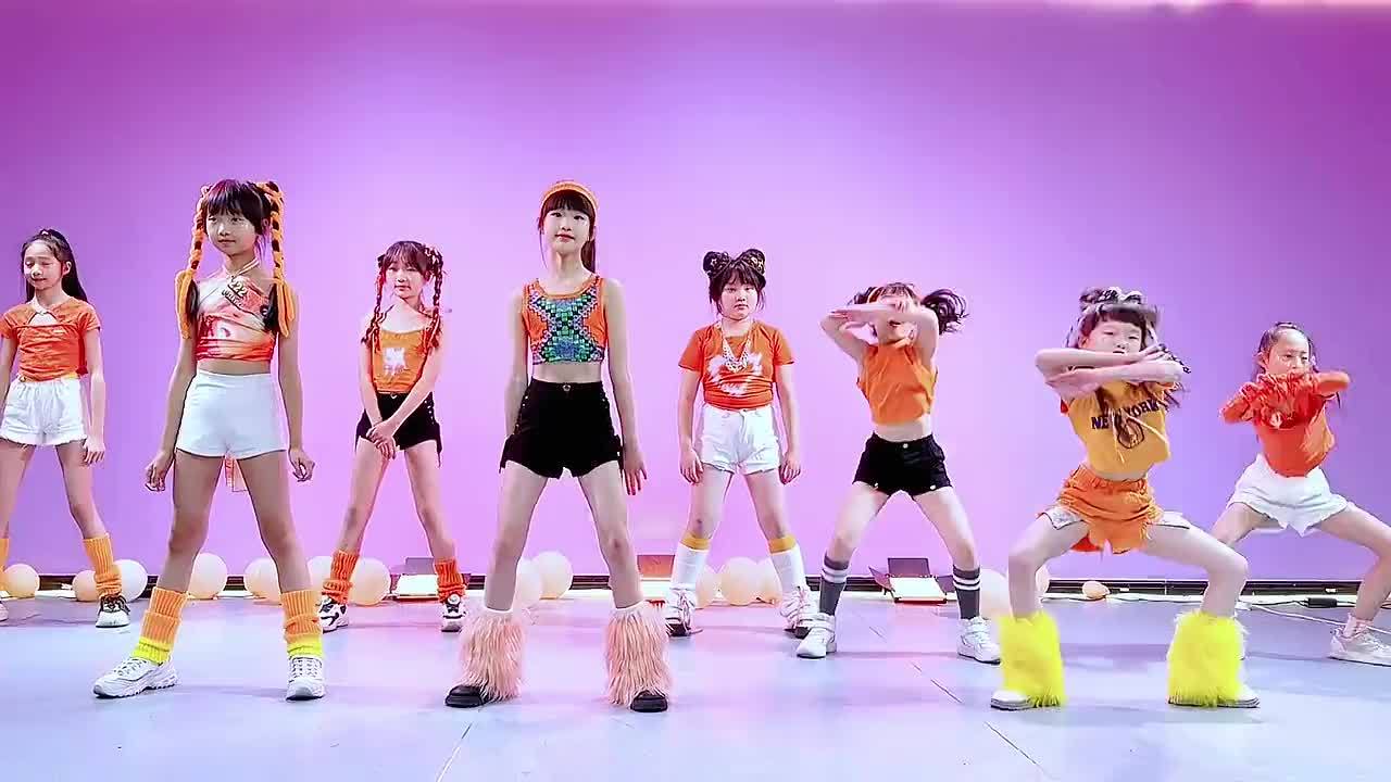 ...一口气跳完2023热门舞蹈 #年会舞蹈 #春节倒计时 #年会舞蹈学起来