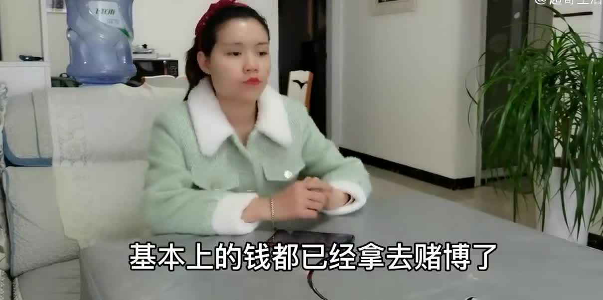财务人员贪污公司的一百多万,大部分已经给她老公还赌债了