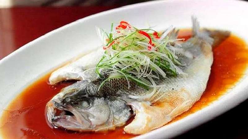 鱼刺卡喉咙千万别乱处理!有些“土办法”是“百害而无一利”!