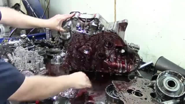 都说自动变速箱复杂,拆开一台变速箱,让你感受下复杂结构