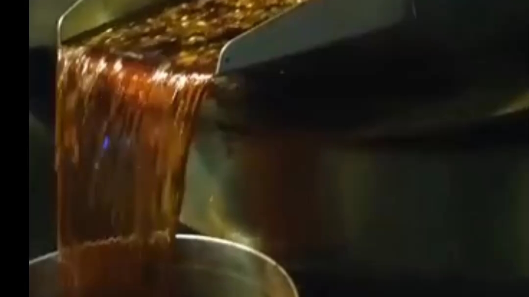 ...信任是唯一的基石,人无信则不立业。#王婆大虾酱料 #虾火锅底料厂家