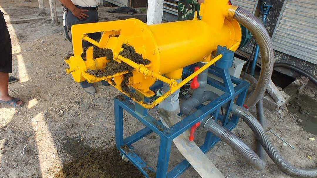 养殖粪便处理采用猪粪脱水机设备处理量大,效果好操作且简单