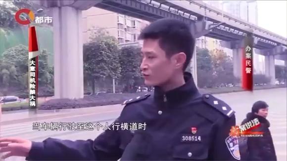 女司机不礼让行人,直接将大叔直接撞飞,监控拍下惊险一幕