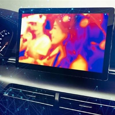 ...该车机屏幕实时热成像显示,可以对车内的体温进行实时监测,长期记录...