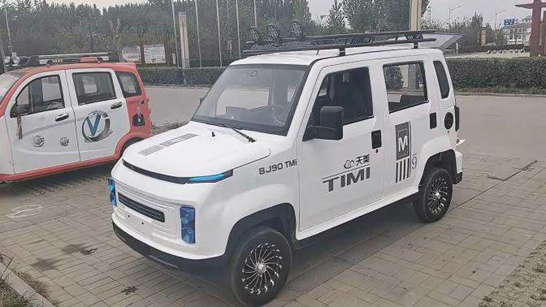 大型吉普五门七座代步四轮车,家用非常合适钓鱼接孩子逛街。实用