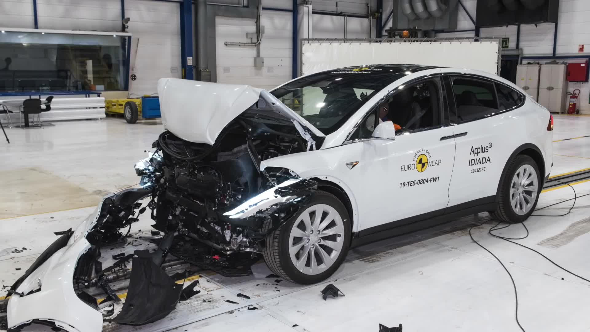 特斯拉model X安全碰撞测试